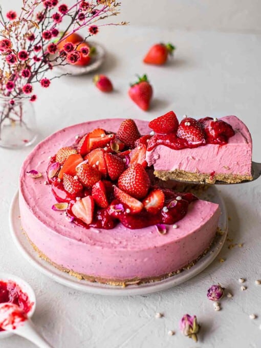 Vegan Strawberry Cake - Rainbow Nourishments